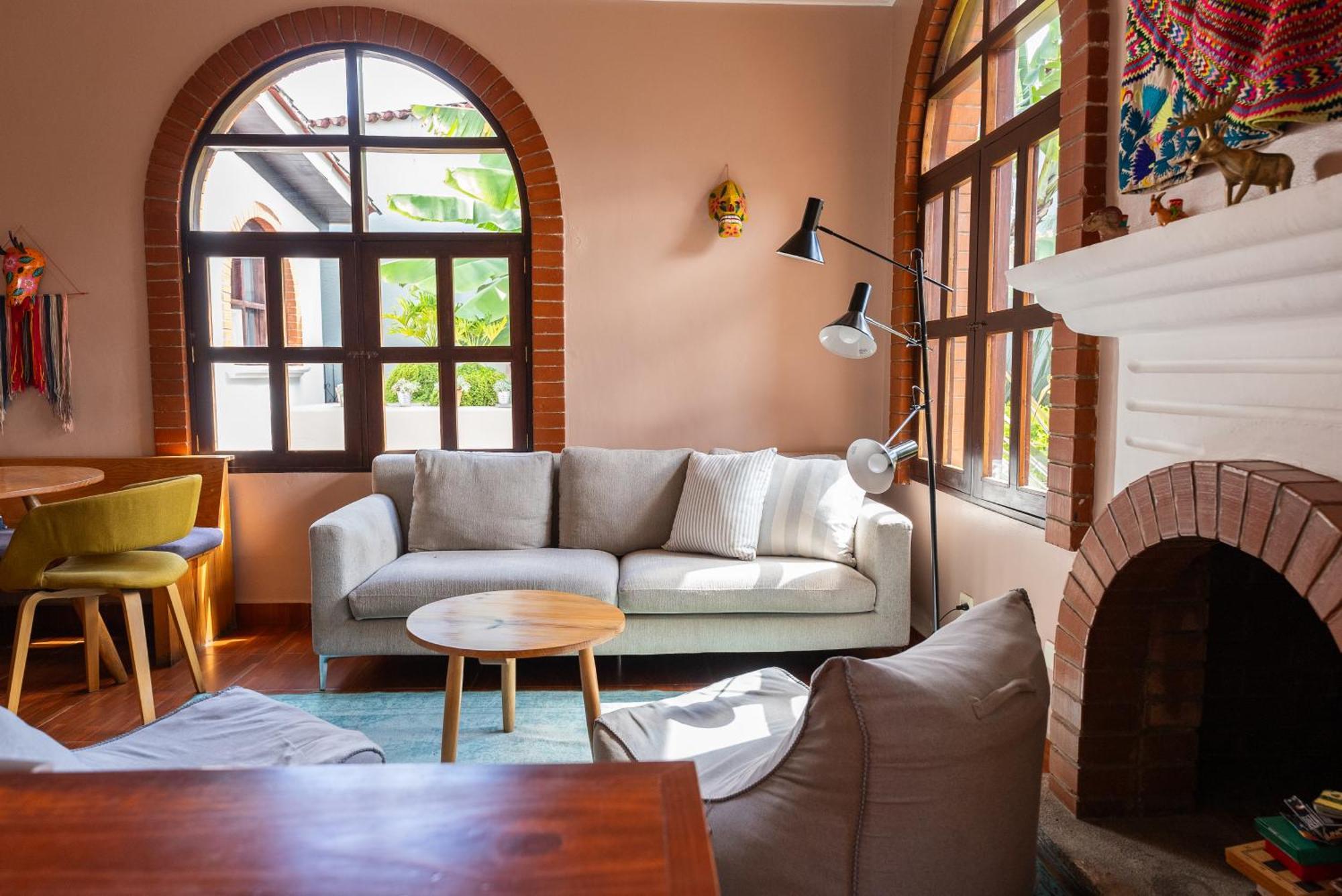 ᐉ MAYA PAPAYA ( ANTIGUA, GUATEMALA ) REAL PHOTOS & GREAT DEALS