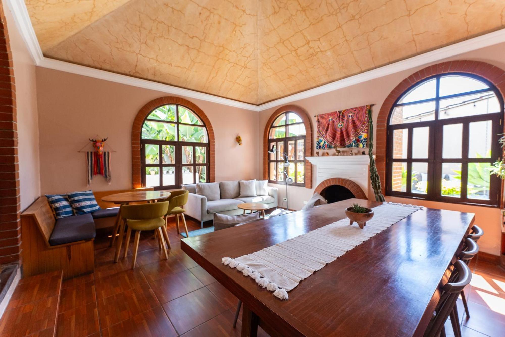 ᐉ MAYA PAPAYA ( ANTIGUA, GUATEMALA ) REAL PHOTOS & GREAT DEALS