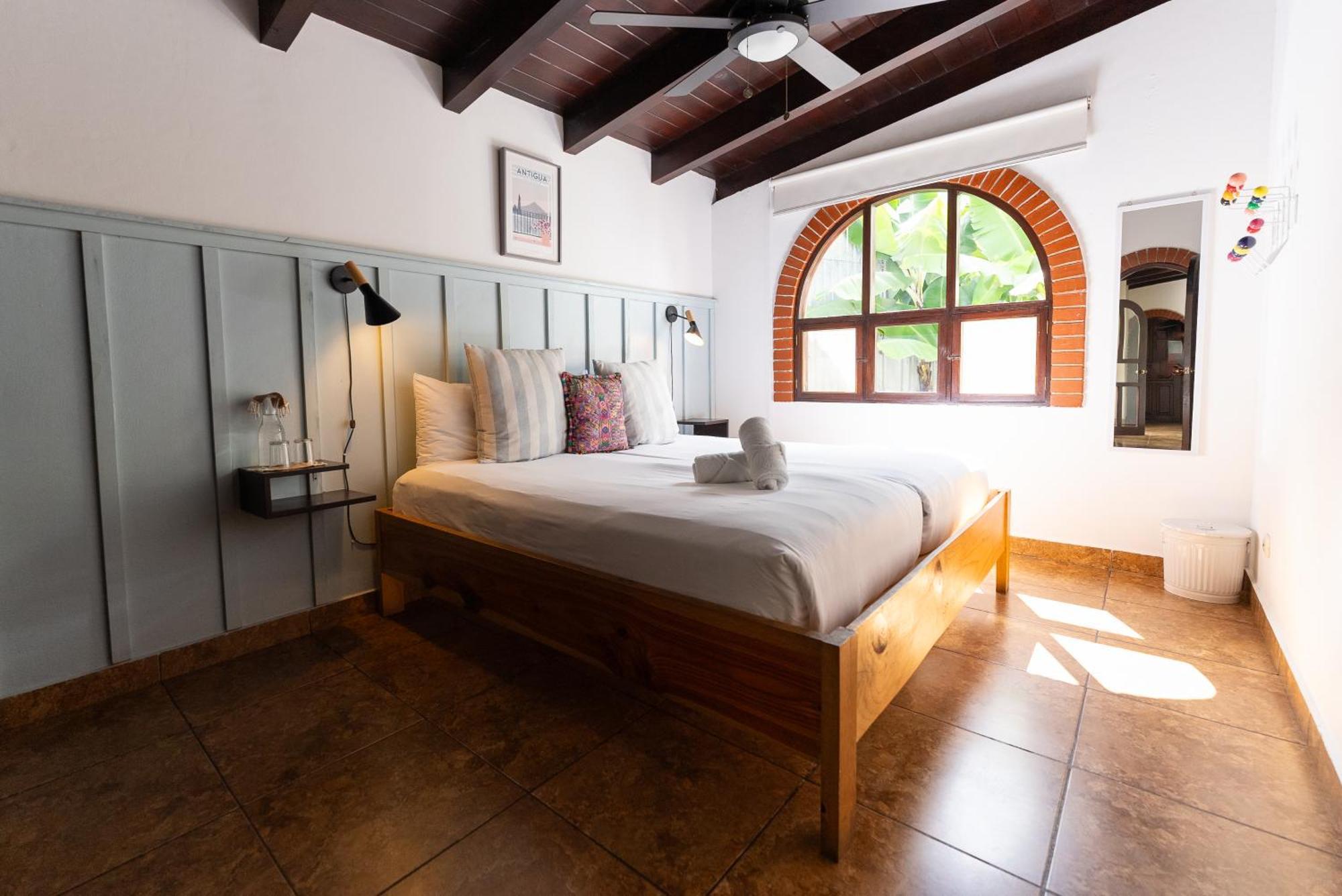 ᐉ MAYA PAPAYA ( ANTIGUA, GUATEMALA ) REAL PHOTOS & GREAT DEALS